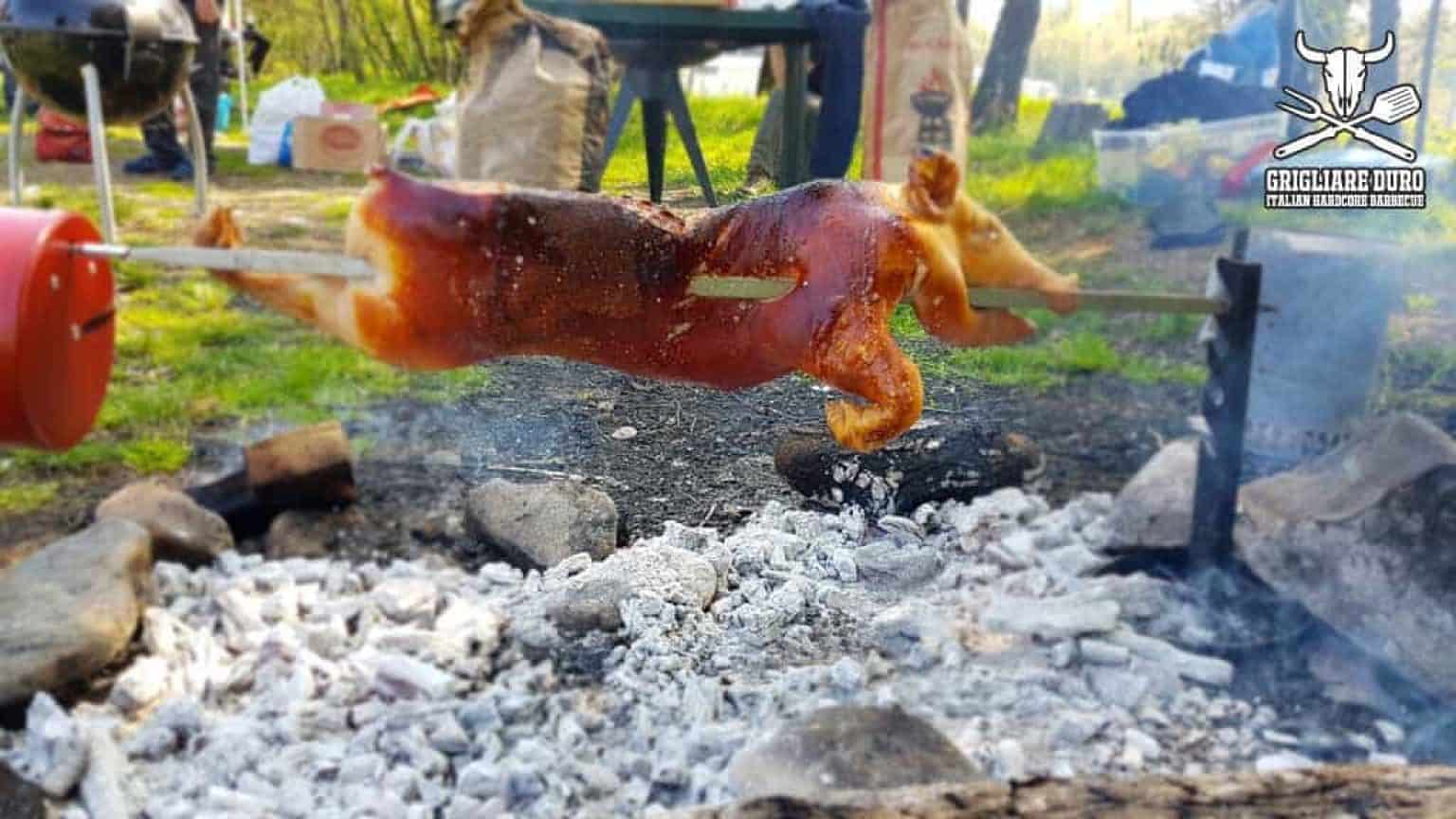 Maialino allo spiedo aromatizzato al mirto | Piu' facile a farsi che a ...